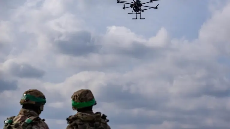 Un adolescente ucraniano pone en jaque a los drones rusos con su invento: "Necesitamos munición ...