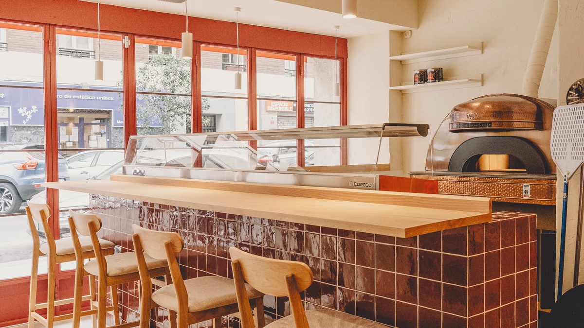 Un trabajador muere aplastado por una máquina robótica en una pizzería ...