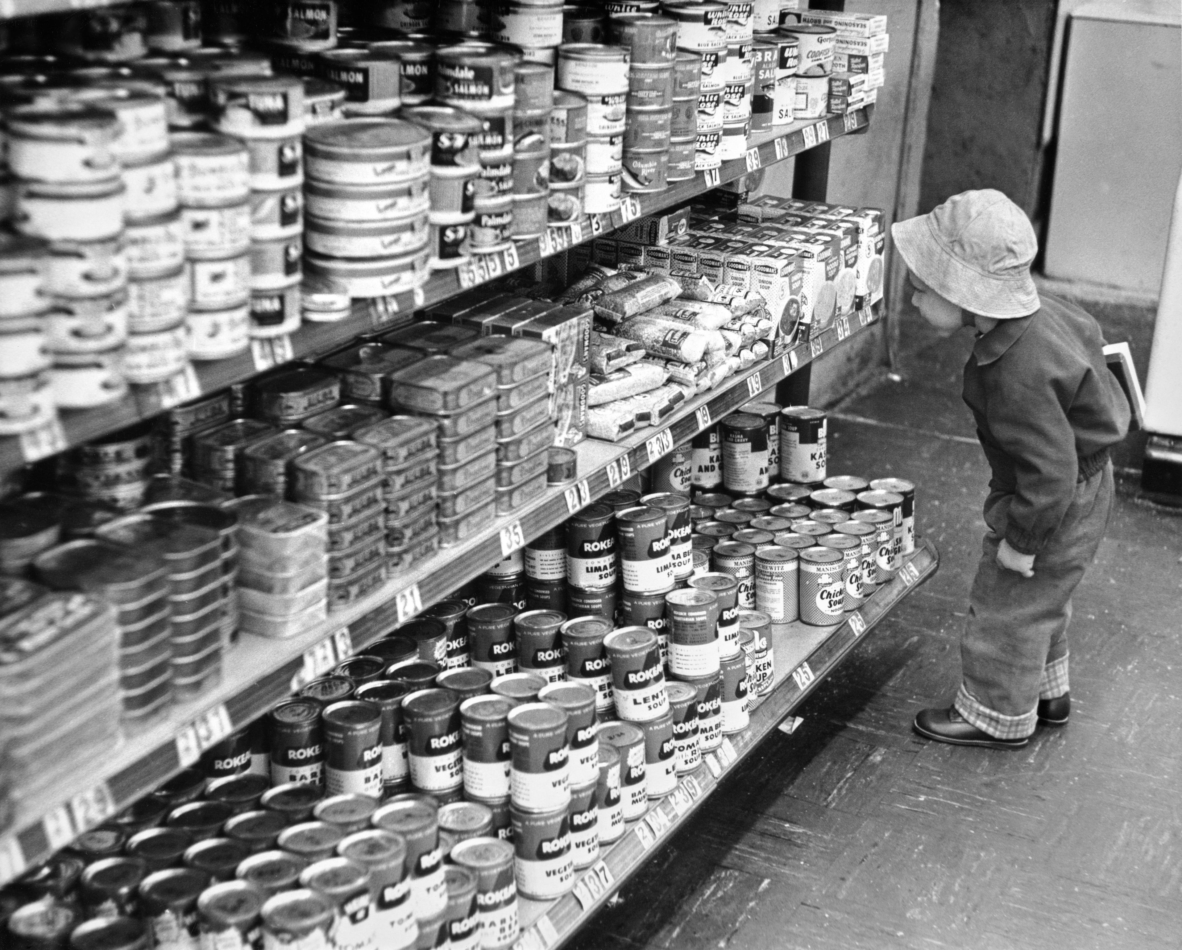 Photos show how much grocery shopping has changed since the first ...