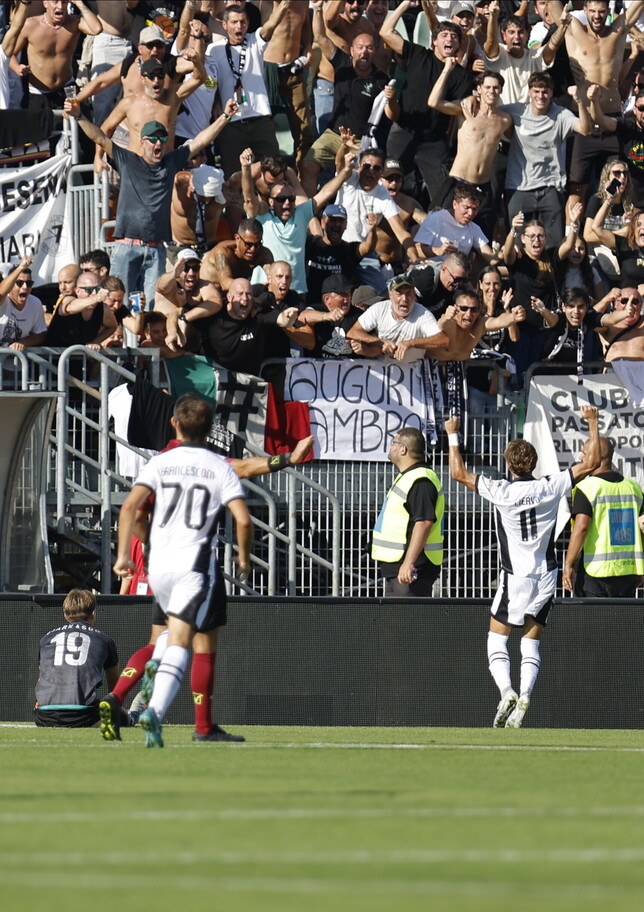 Il Cesena aggancia il Palermo in vetta, la Sampdoria cade anche a Monza