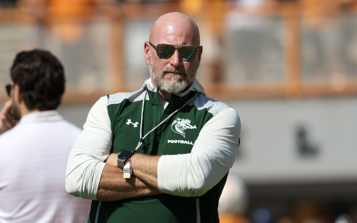 UAB head coach Trent Dilfer goes viral for odd decision on sideline ...