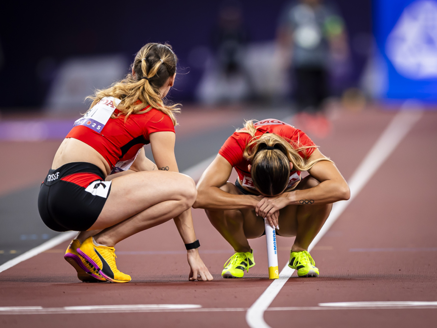 Die 4x100-m-Staffel der Frauen begeht einen Wechselfehler