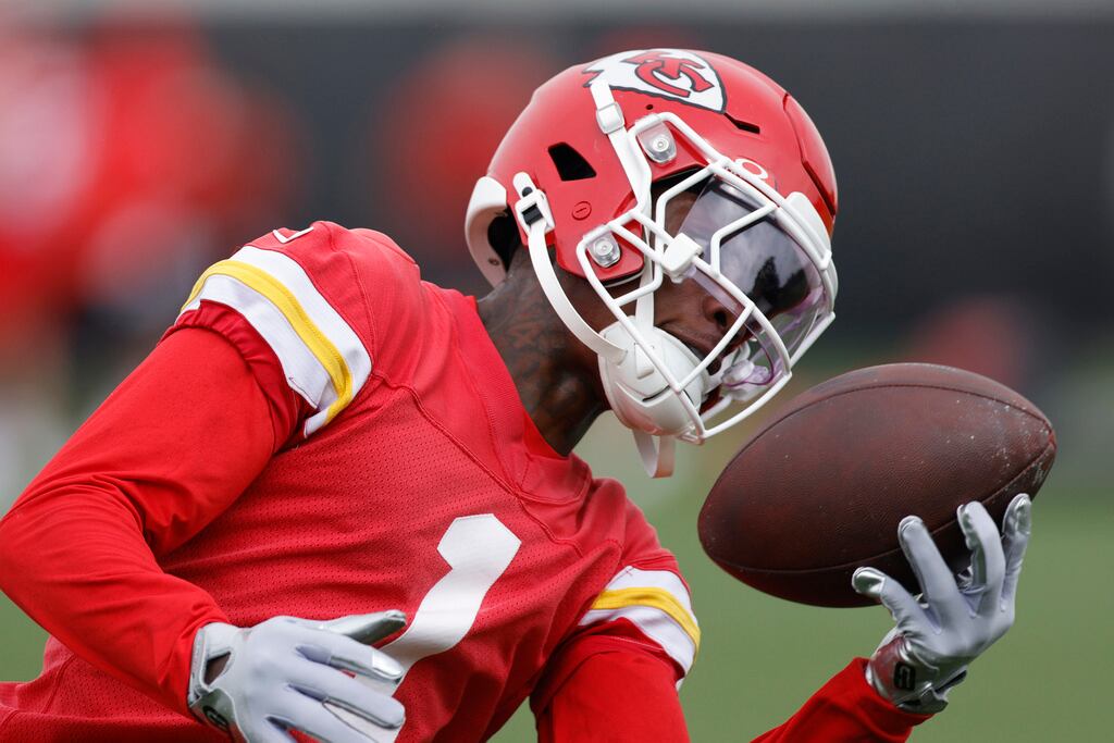 Chiefs Xavier Worthy out another week with shoulder injury