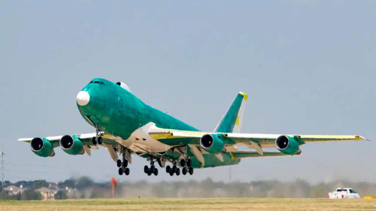“The Doomsday Plane” E-4B spotted without paint during flight in the U.S.