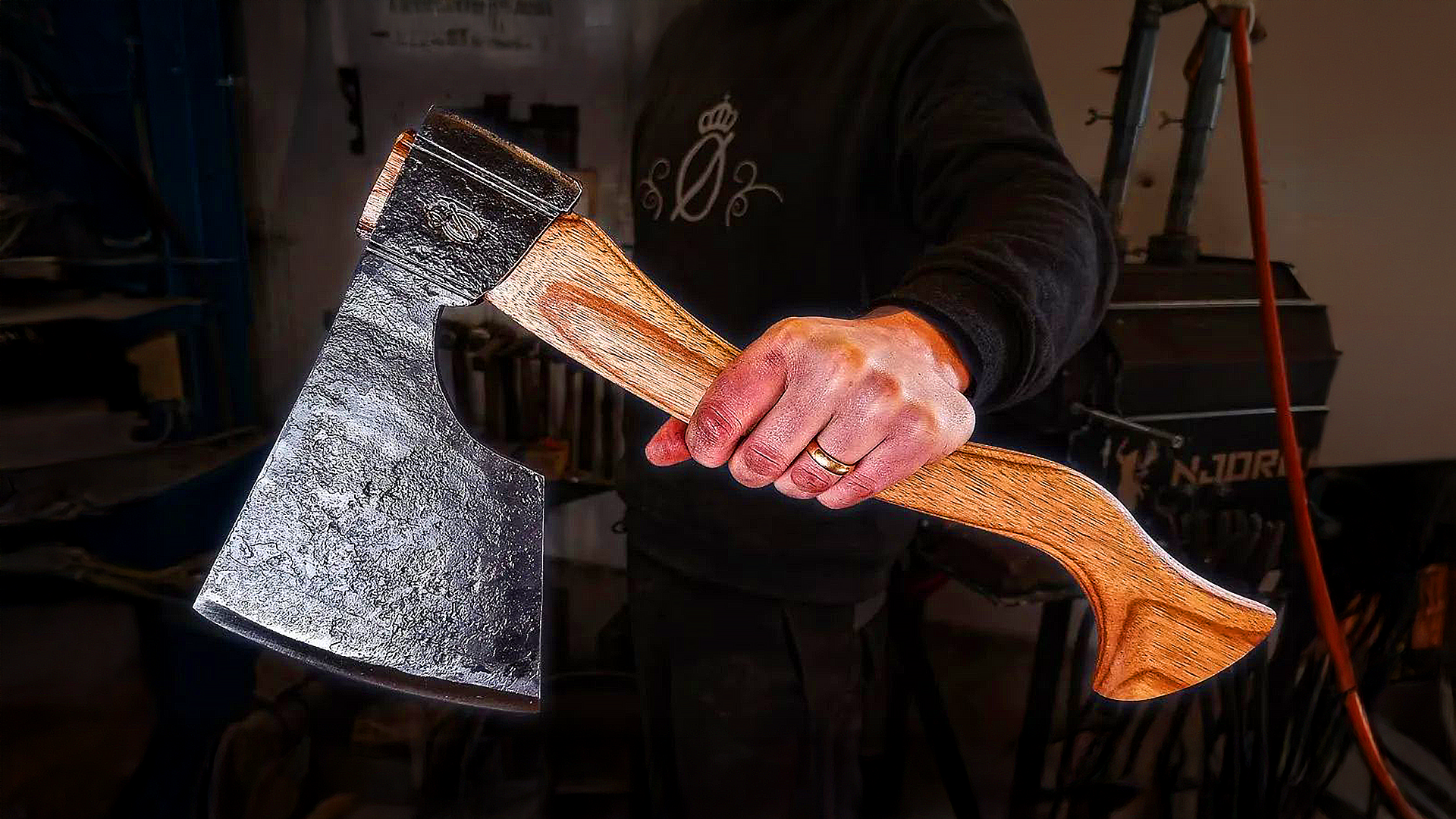 I made a Norwegian hewing axe!