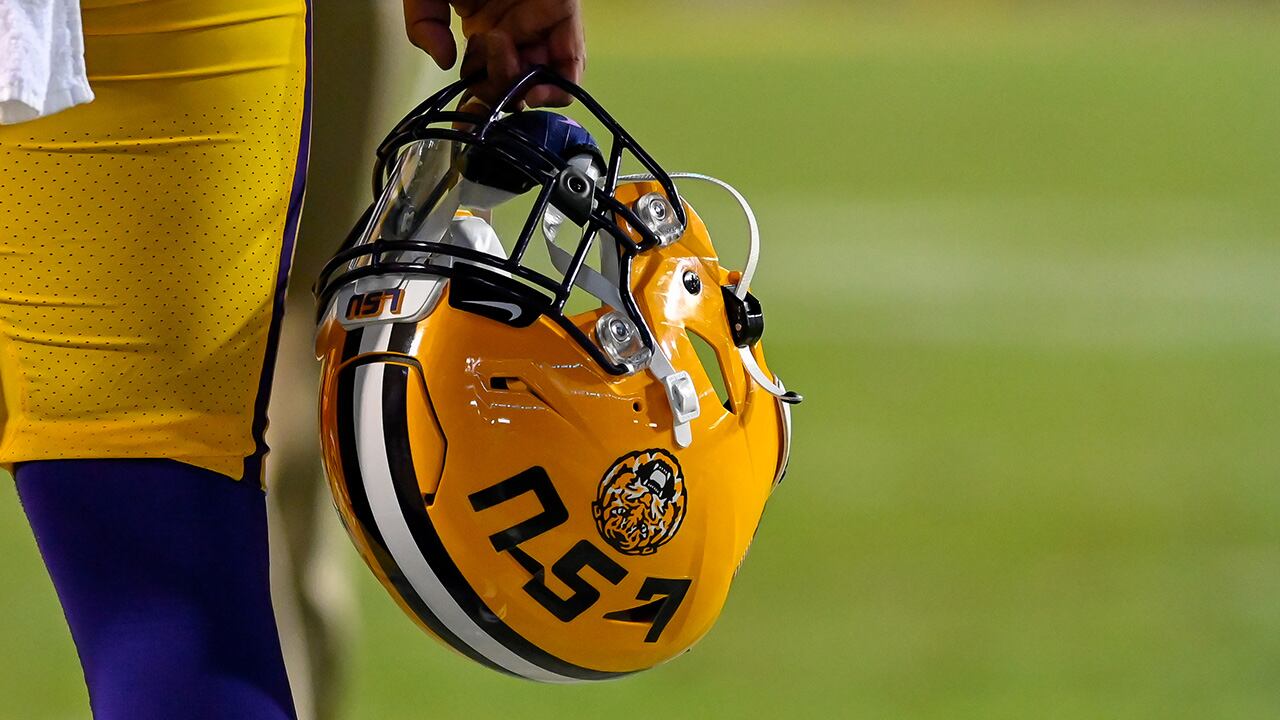 Coach Wilson gives update after LSU’s defeat of Western Kentucky in ...