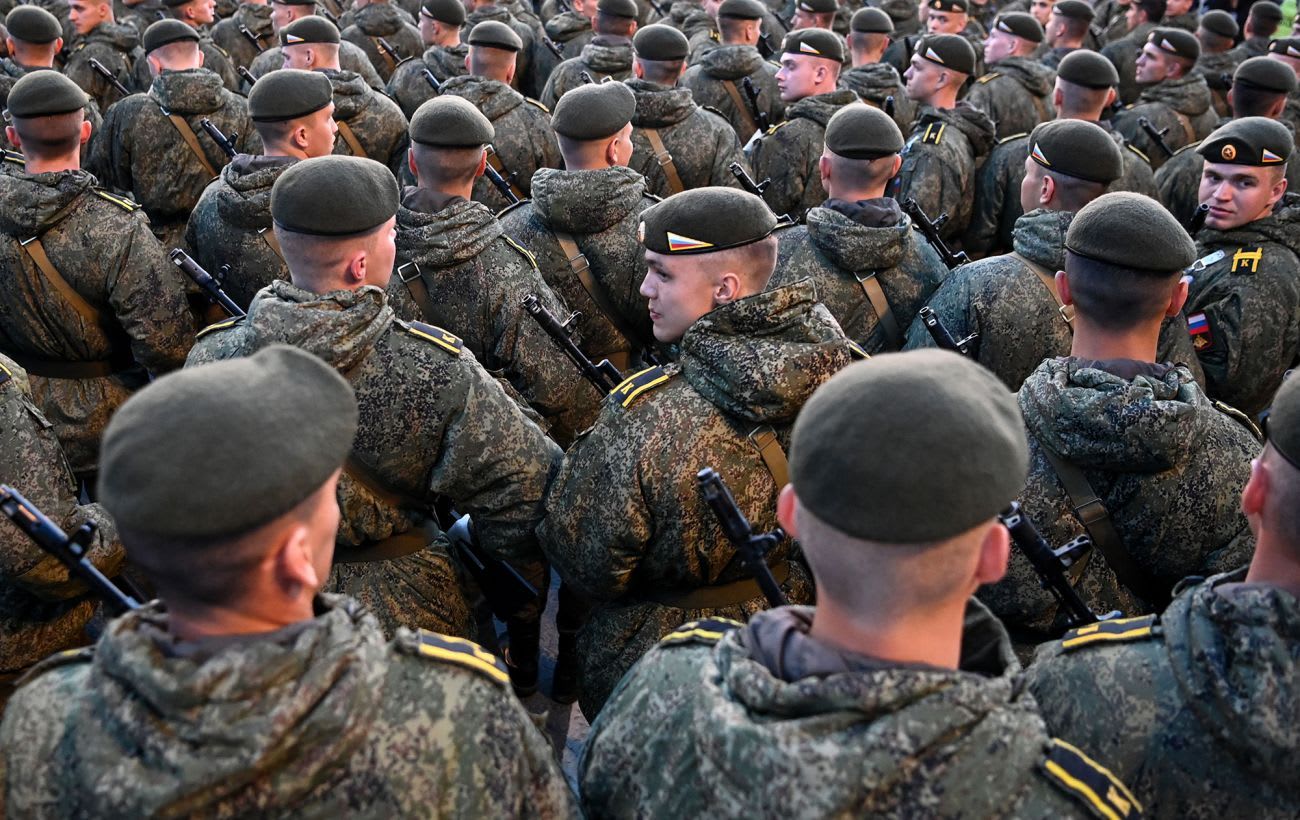 Russia sees record low contract enlistments while army faces high ...