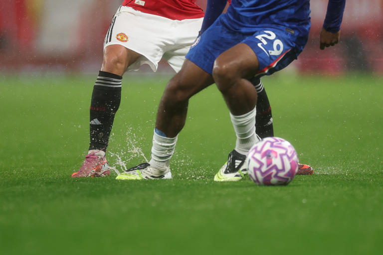 Man United v Chelsea live: United cling on for vital win after crazy ...