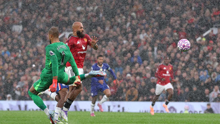 Robert Sanchez Makes Unwanted Chelsea History With Red Card vs. Man Utd