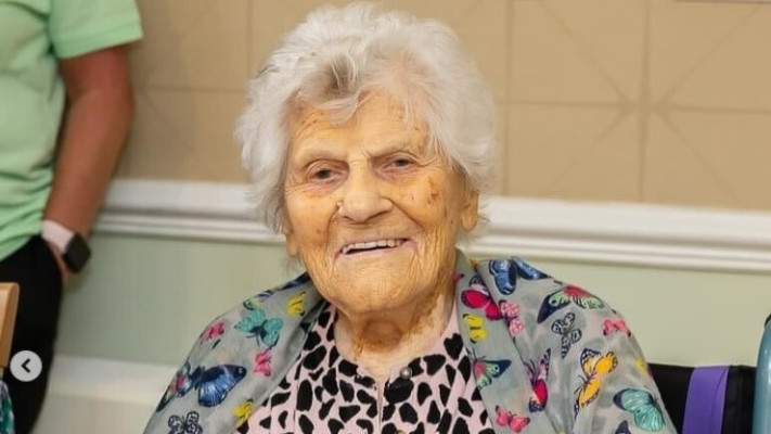 זו האישה הקשישה ביותר בעולם: מה סוד חייה הארוכים בגיל 116?