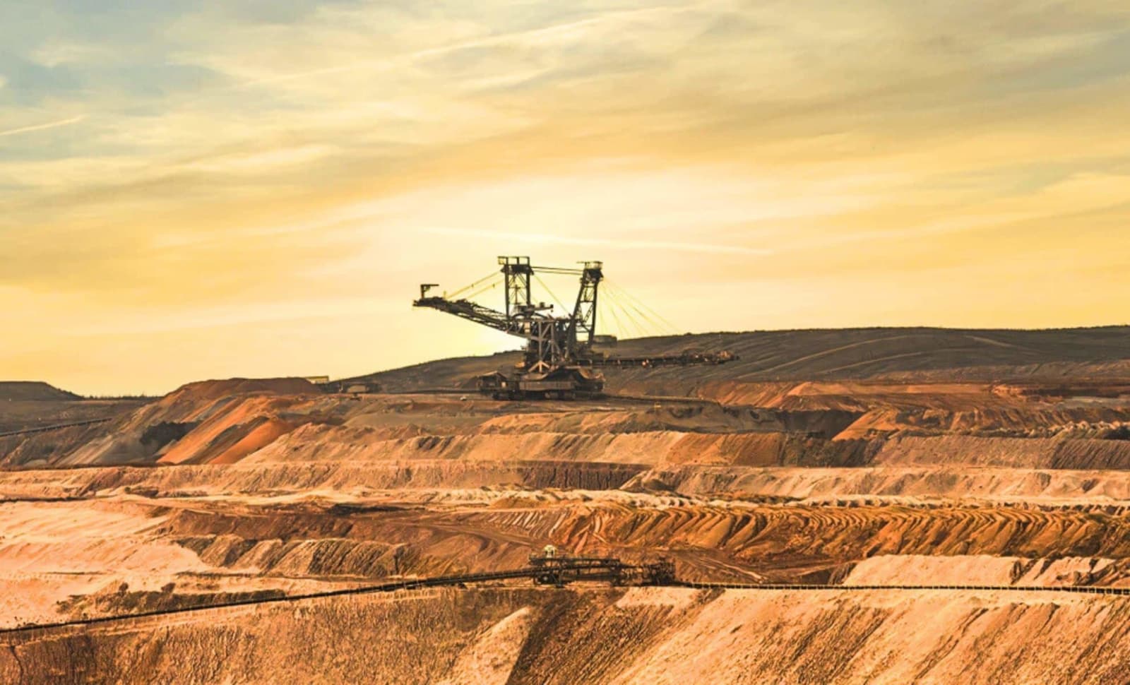 Geologists Uncover Earth’s Largest Iron Ore Deposit in History, Worth ...