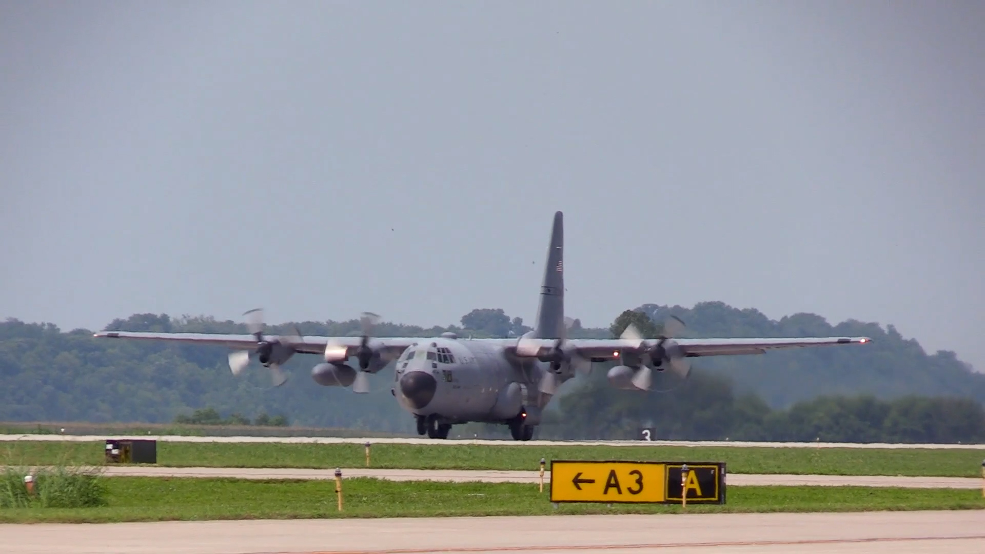 Gli equipaggi dell'US Army si esercitano nei touch-and-go