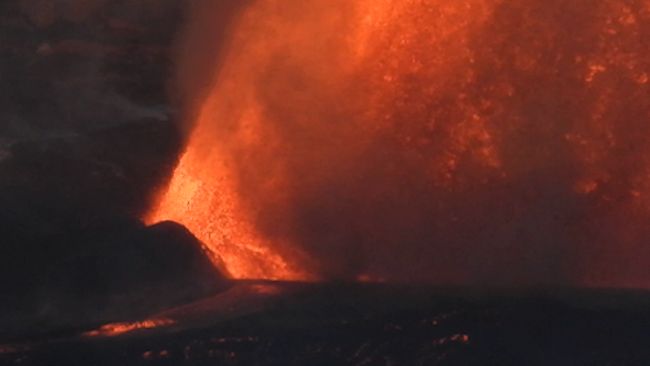 Glowing Lava Fountain Spews During Latest Kilauea Eruption
