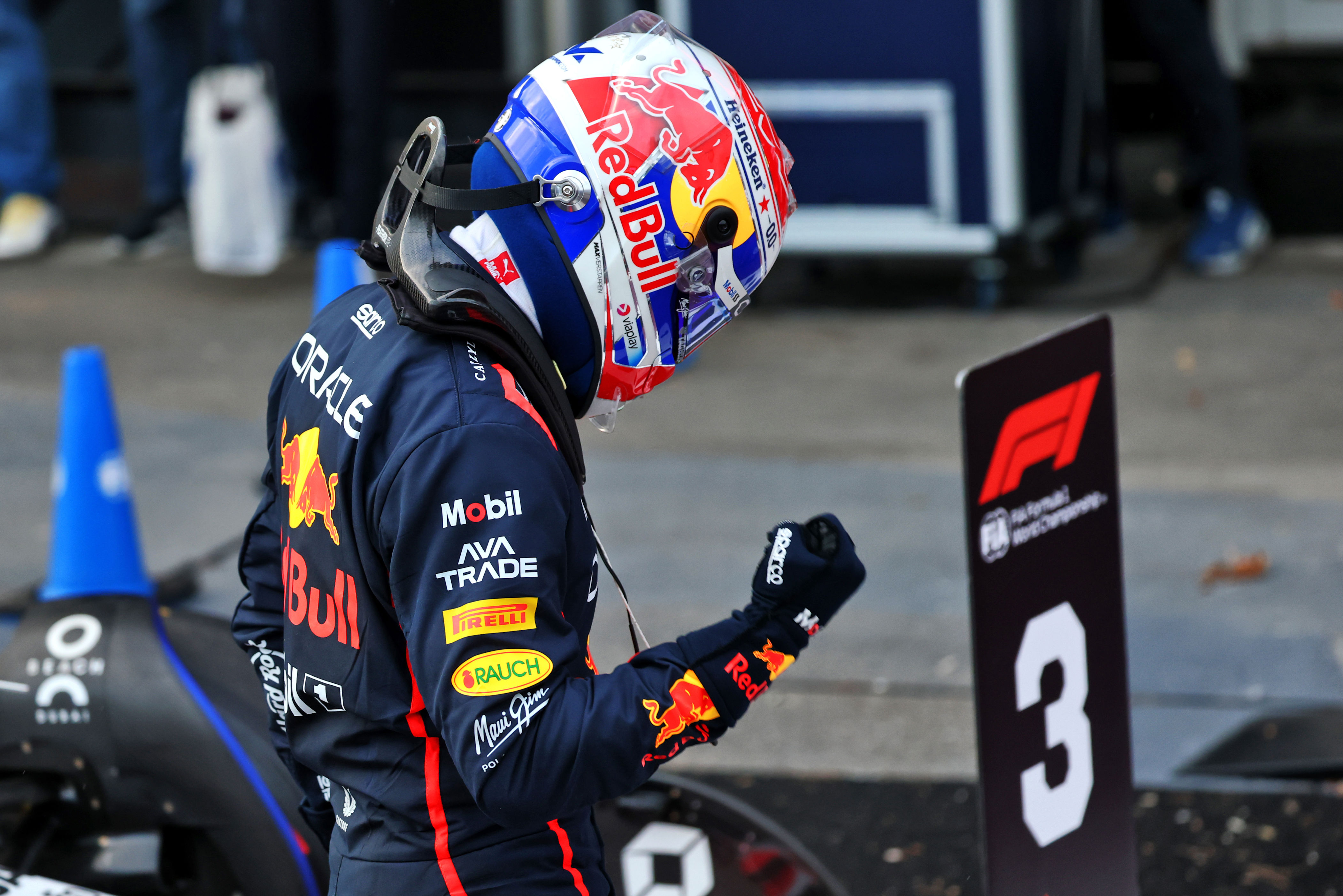 Marko kijkt met open mond naar Verstappen: "Dit was op het randje!"