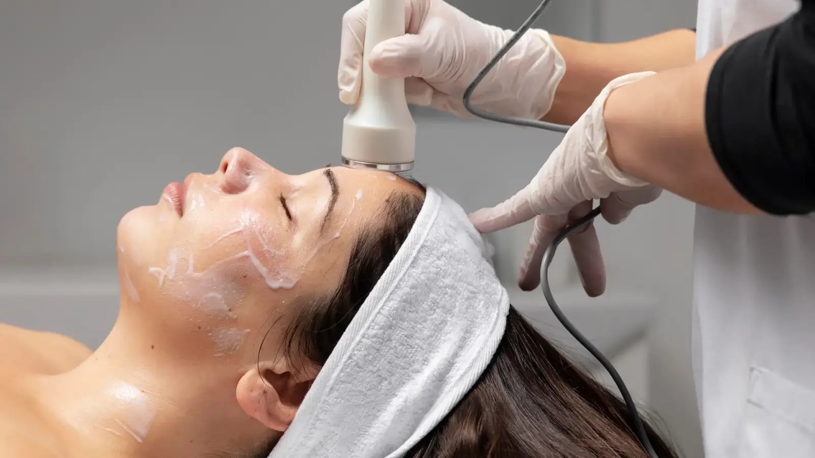Medifacials vs parlour facials: Dermatologist explains the difference ...