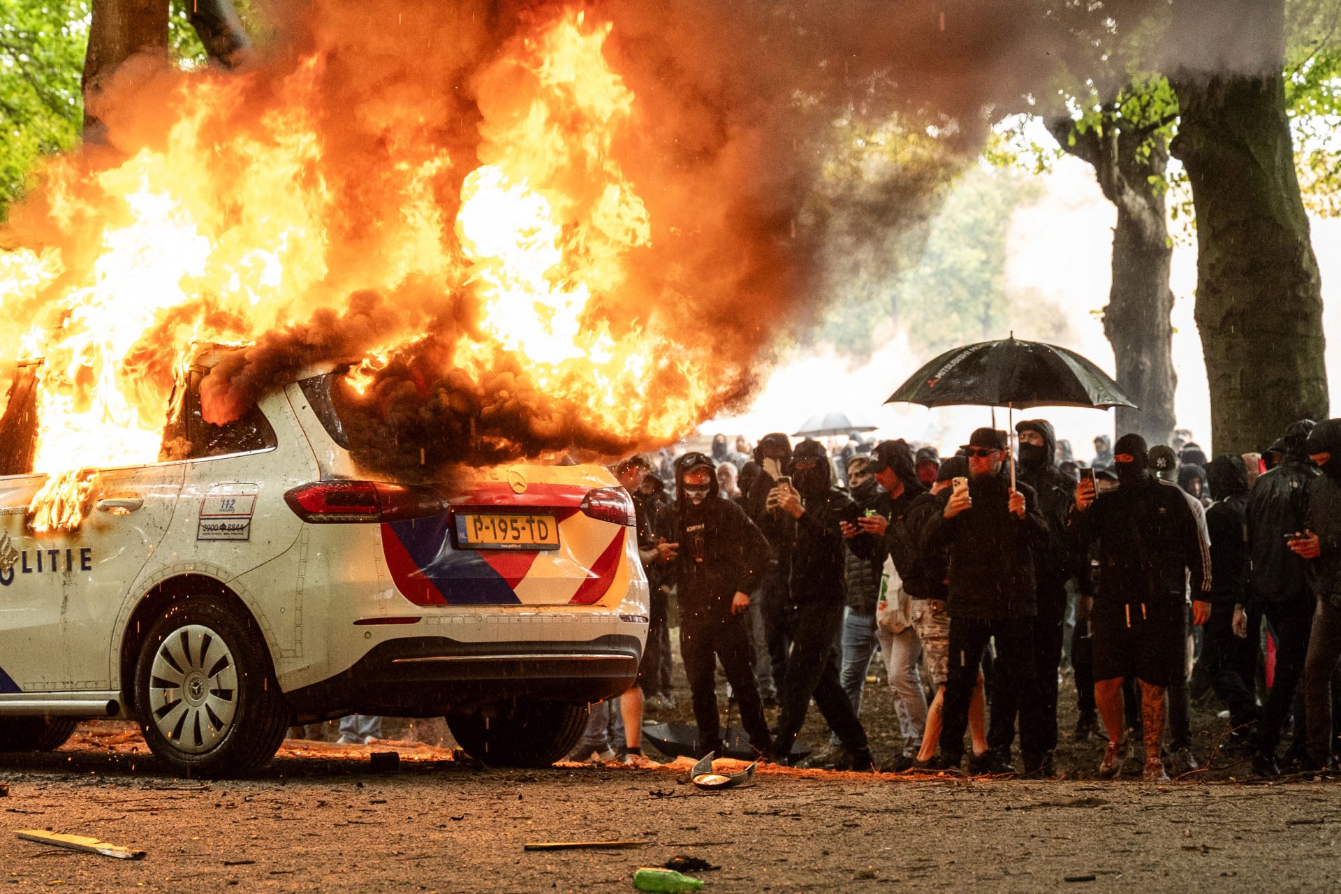 Els Rechts-demonstratie escaleert: Foto's van de rellen in Den Haag