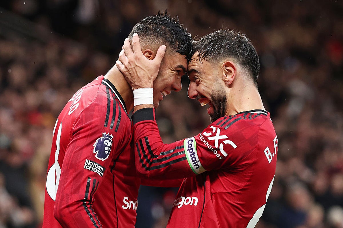 Man United v Chelsea live: Both sides down to 10 men as United lead in ...