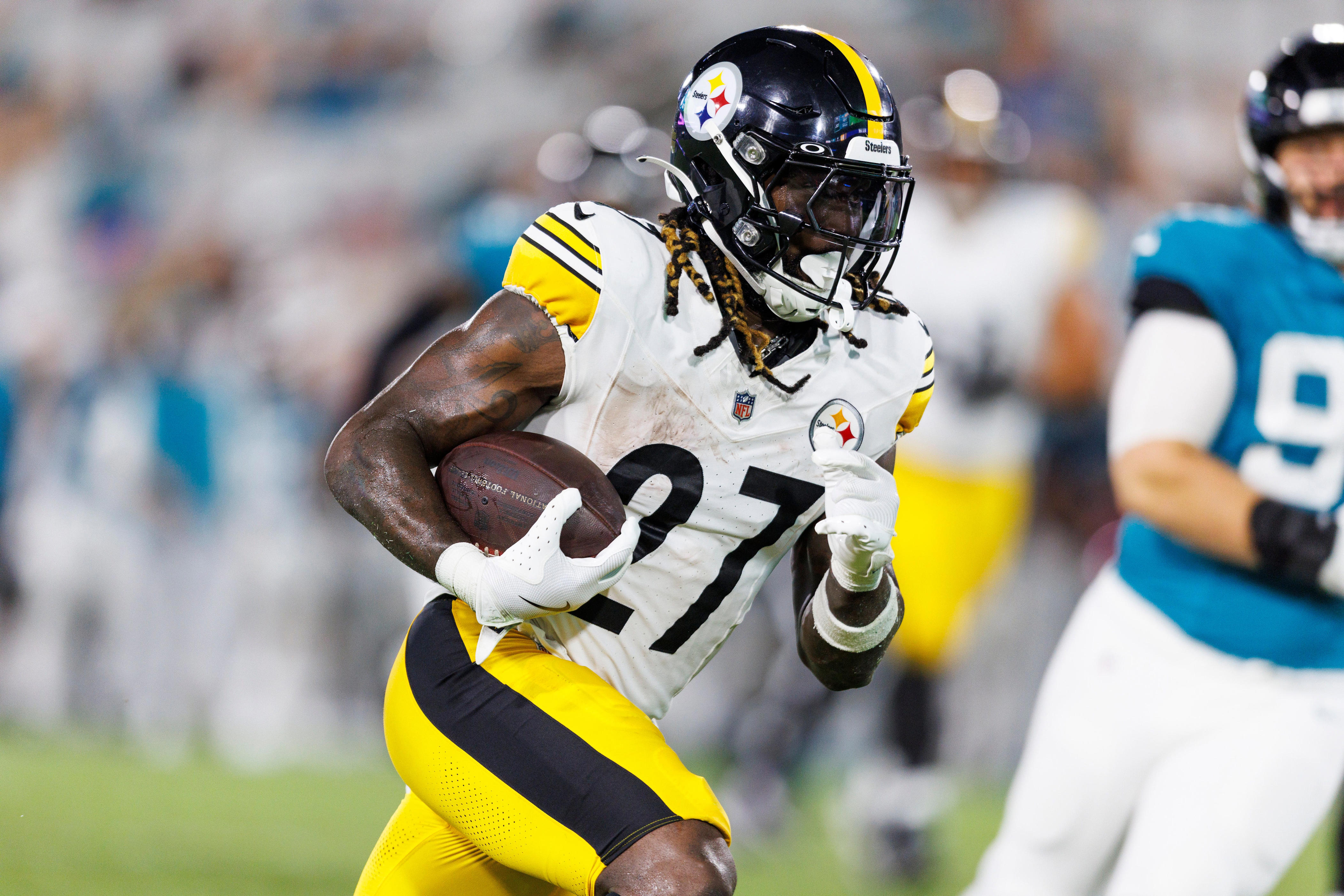 Steelers waive veteran running back following Will Howard news