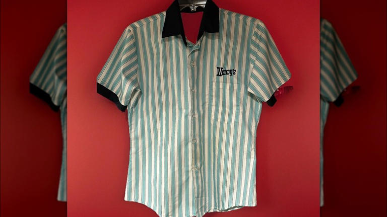 8 Old-School Fast Food Uniforms That No One Remembers Anymore