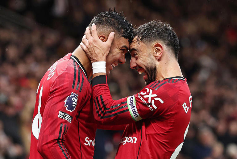 Man United v Chelsea live: United cling on for vital win after crazy ...
