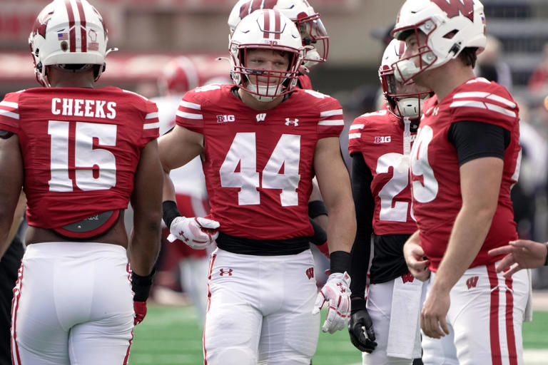 Wisconsin Badgers to add Culver's logo to uniforms for football, 2 ...