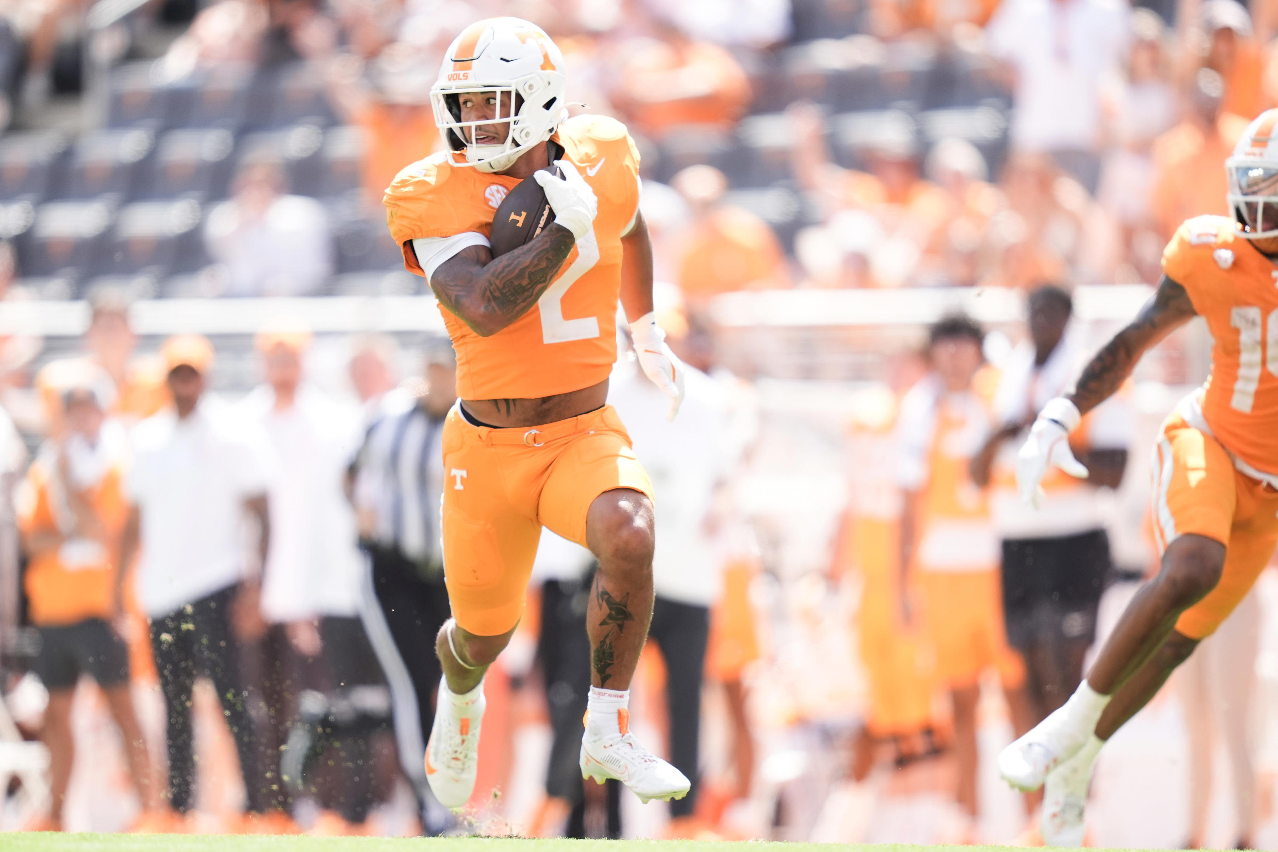 7 Tennessee football players shuffling lineup from David Sanders to ...