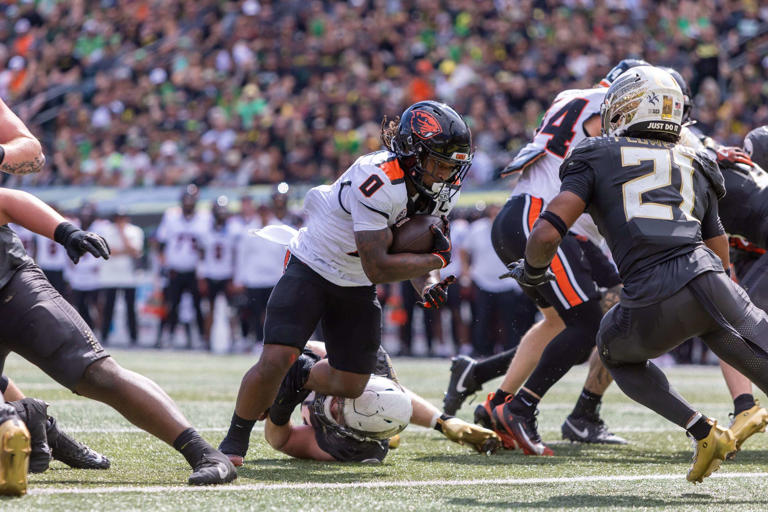 No. 6 Oregon Ducks lead Oregon State Beavers 31-7 in 3Q: Live updates today