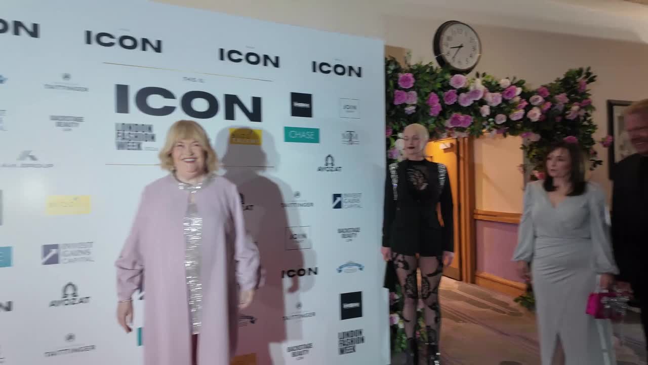 Susan Boyle Honored at This Is Icon Awards: A Night of Triumph