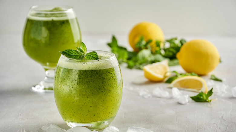 10 Best Drinks To Mix Lemonade, Ranked
