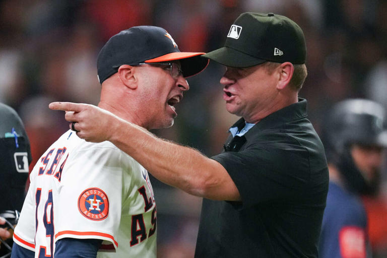 Astros manager Joe Espada ejected, then has heated argument with umpires