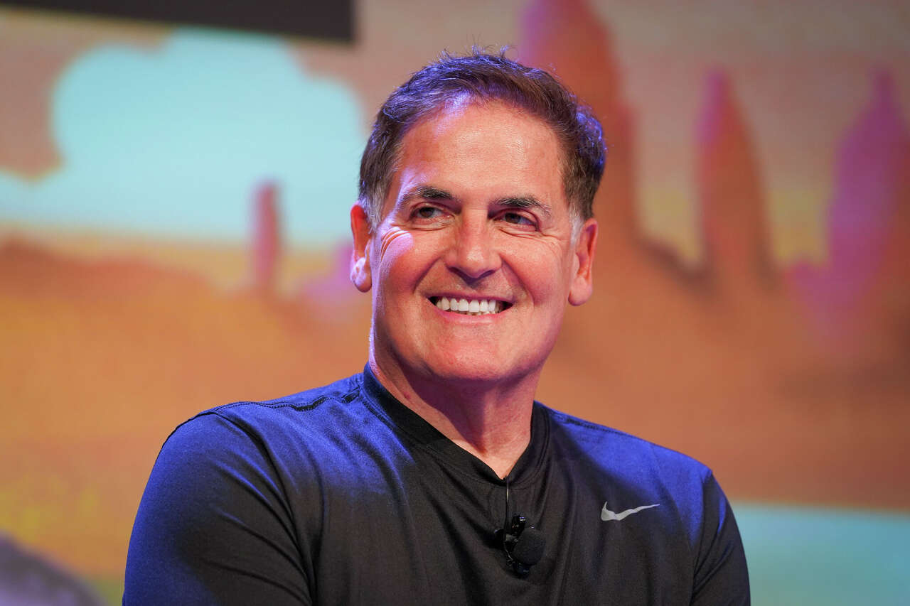 Mark Cuban celebrates Indiana football's rout of Illinois