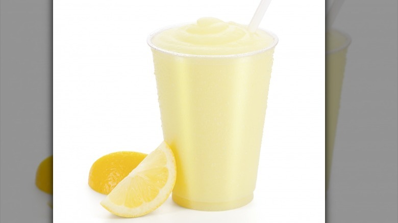 10 Best Drinks To Mix Lemonade, Ranked