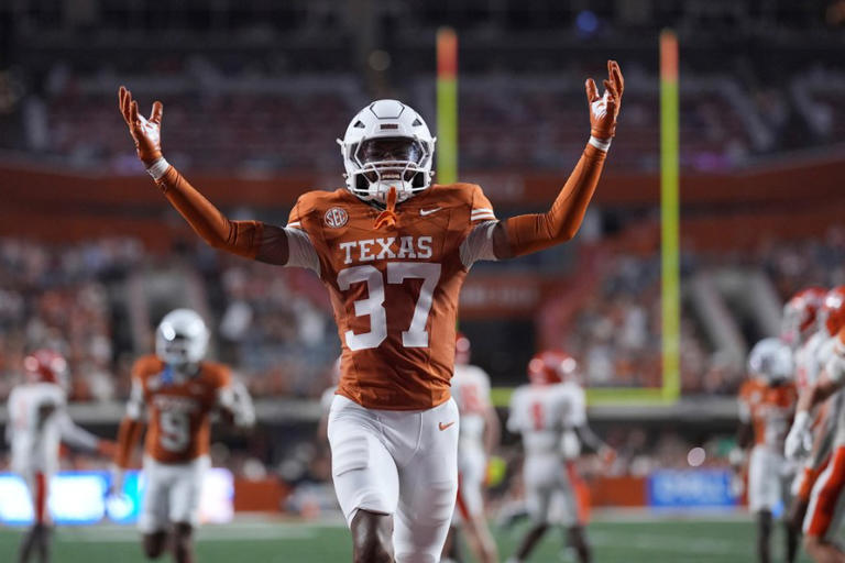 Longhorns dominate Sam Houston State 55-0 in final nonconference game