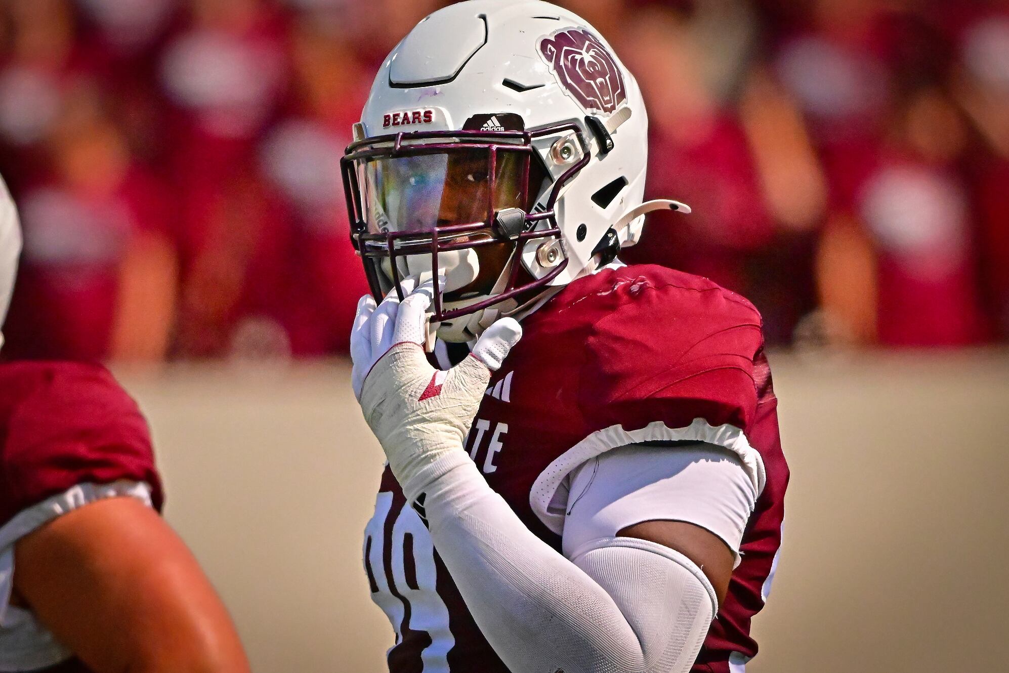 Amari Odom throws go-ahead TD pass with 27 seconds remaining as ...