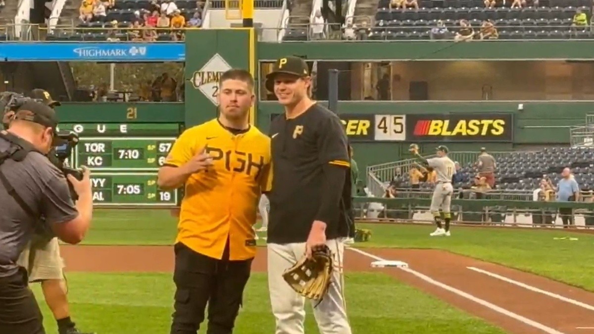 MLB: Pirates Fan Who Fell from Stands Makes Triumphant Return for First ...