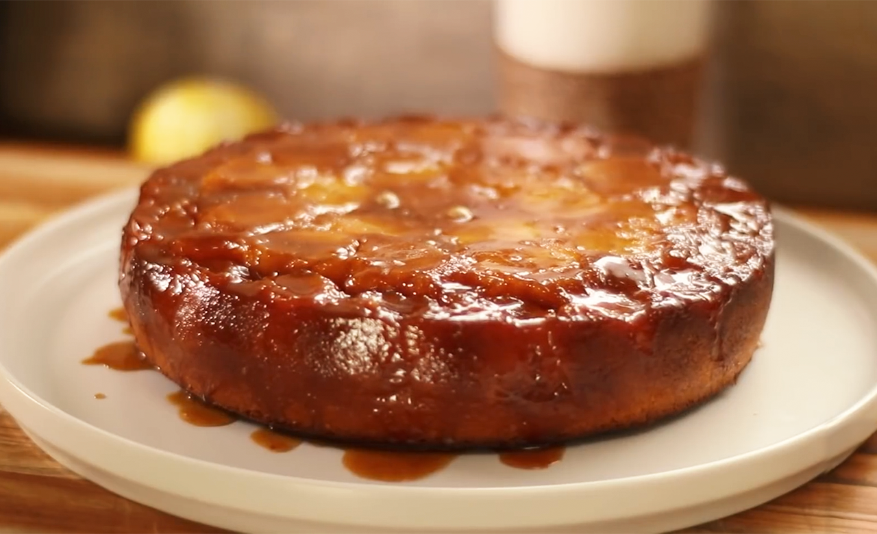 I made a banana and coconut yogurt cake! 🍌🥥