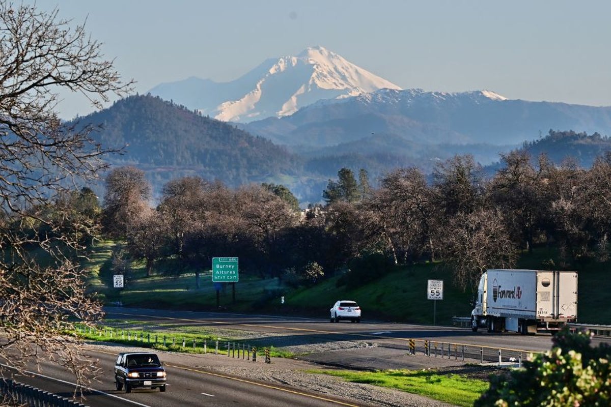 Hiker falls 2,000 ft to his death on California mountain after ...