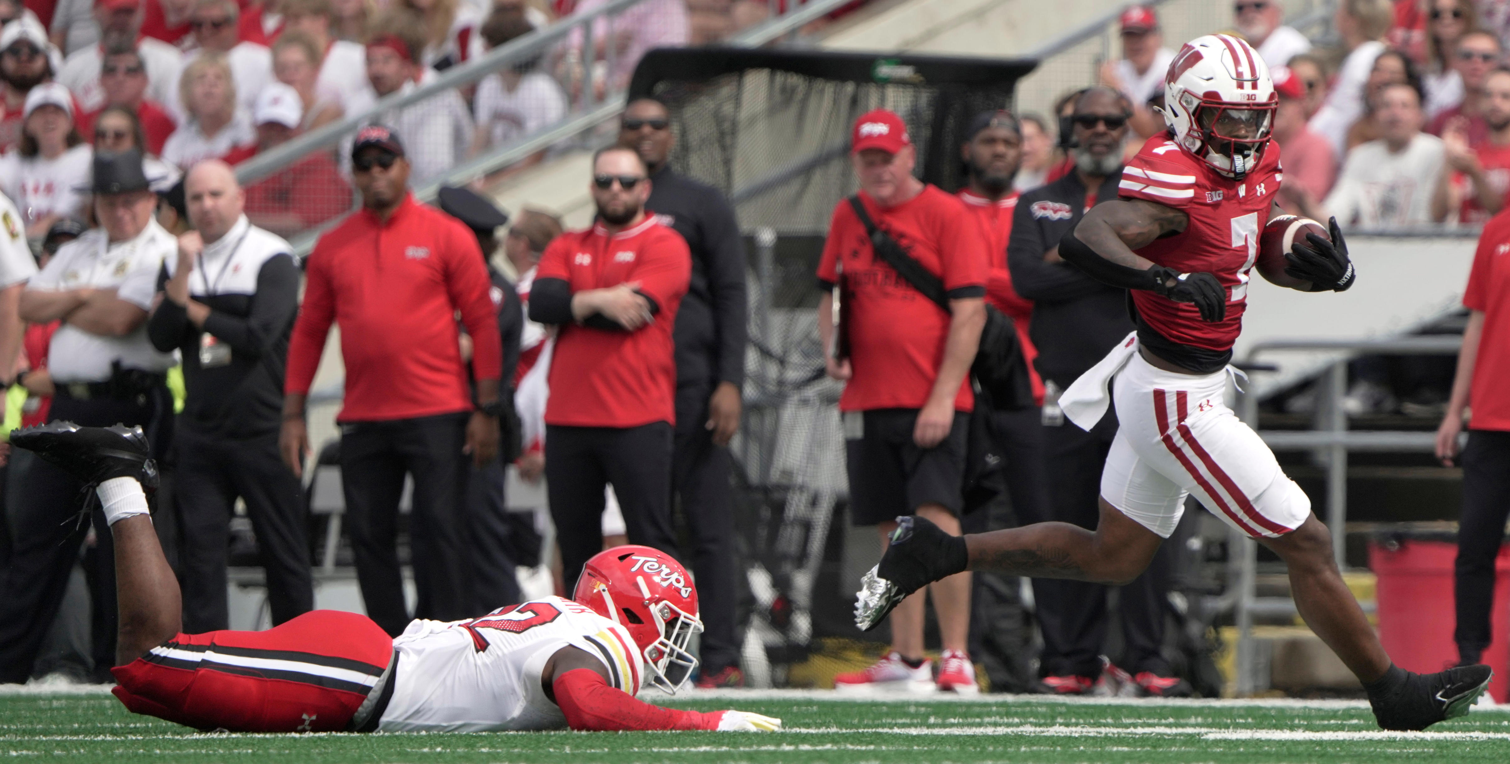 Wisconsin football transfer portal tracker: Starting RB Dilin Jones departs