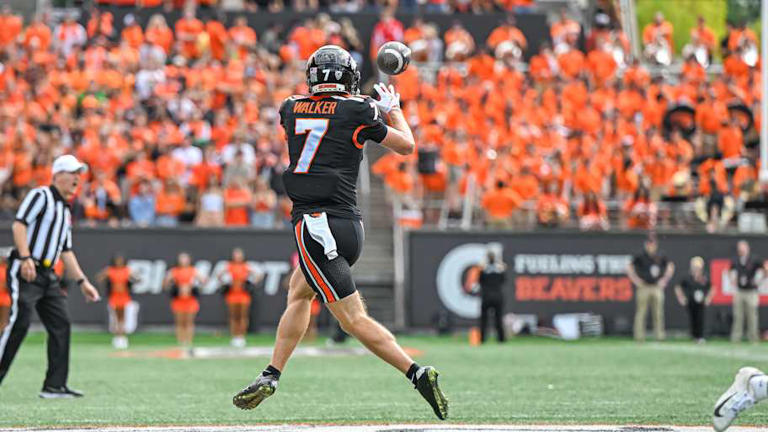 Live Score Updates: Oregon Ducks Take on Oregon State Beavers in 129th ...