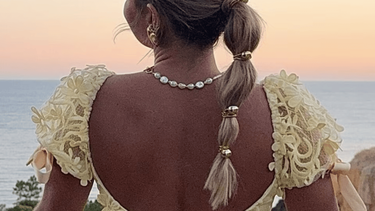 Embrace the Mess: The Ultimate Guide to Effortlessly Cool 'Messy Hair ...