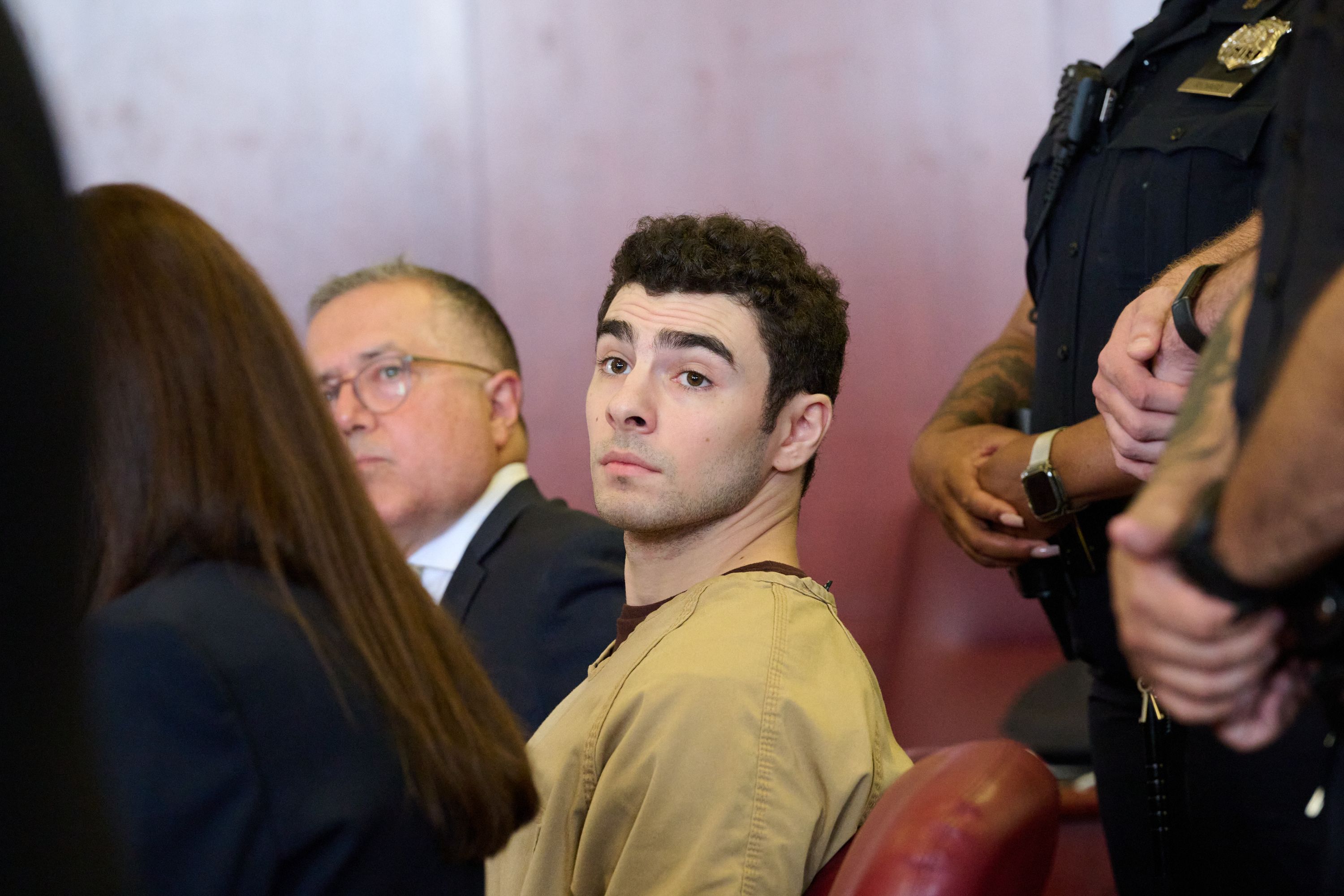 Luigi Mangione’s attorneys push to remove death penalty in federal case