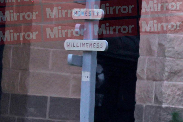 Epstein's ex Ghislaine Maxwell seen strolling to a yoga class at Texas ...