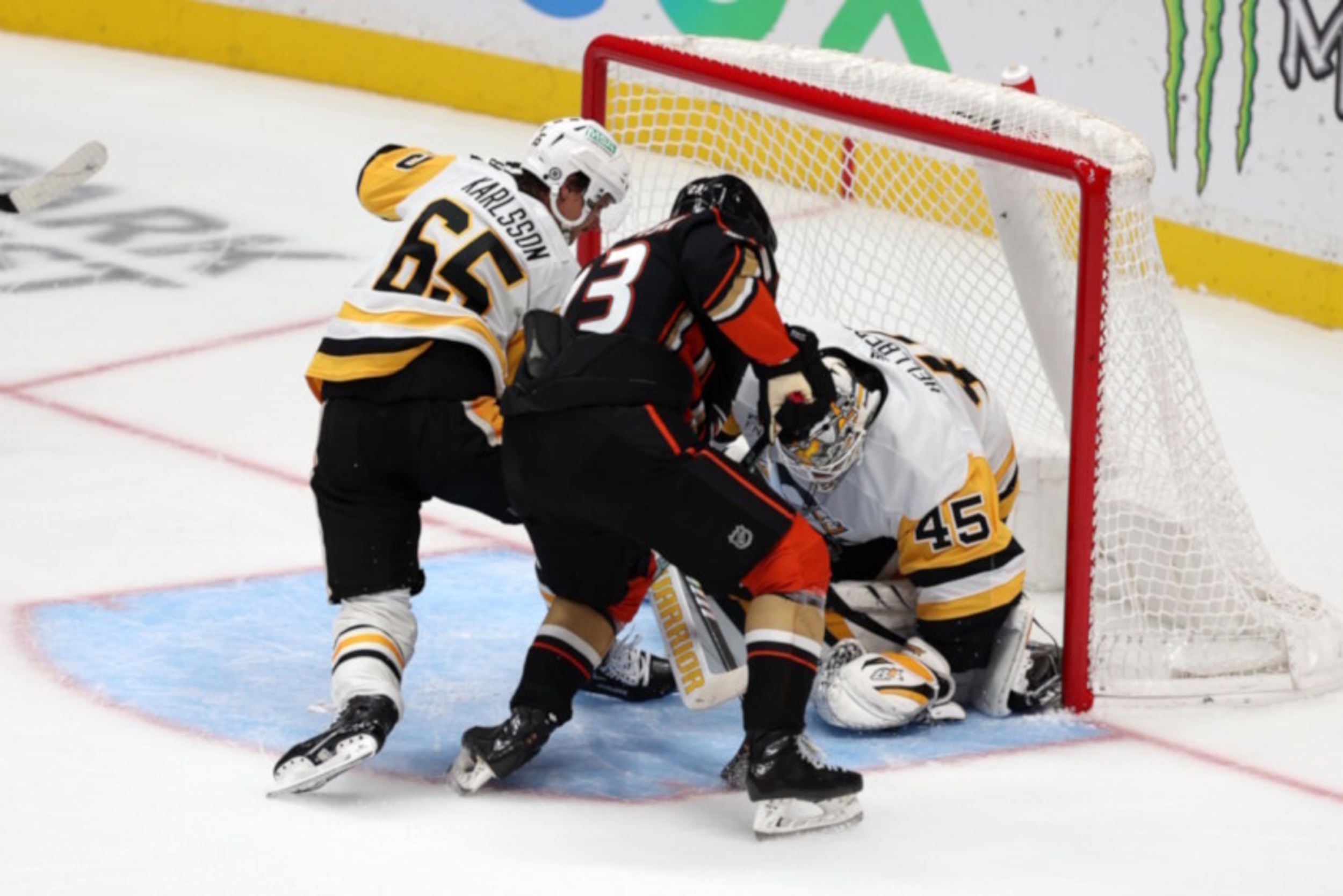 Anaheim Ducks, Mason McTavish remain apart in term and money