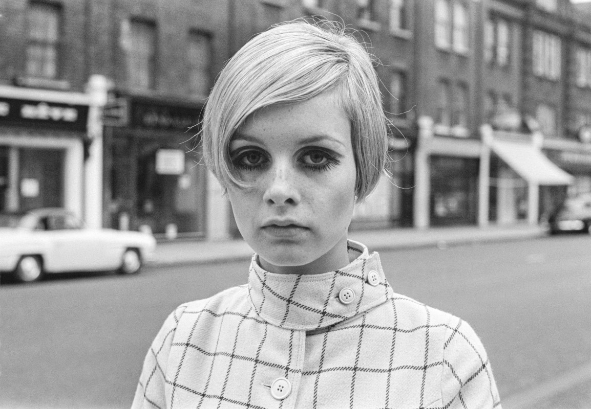 Iconic 60’s Supermodel Twiggy Swings Into 76th Birthday