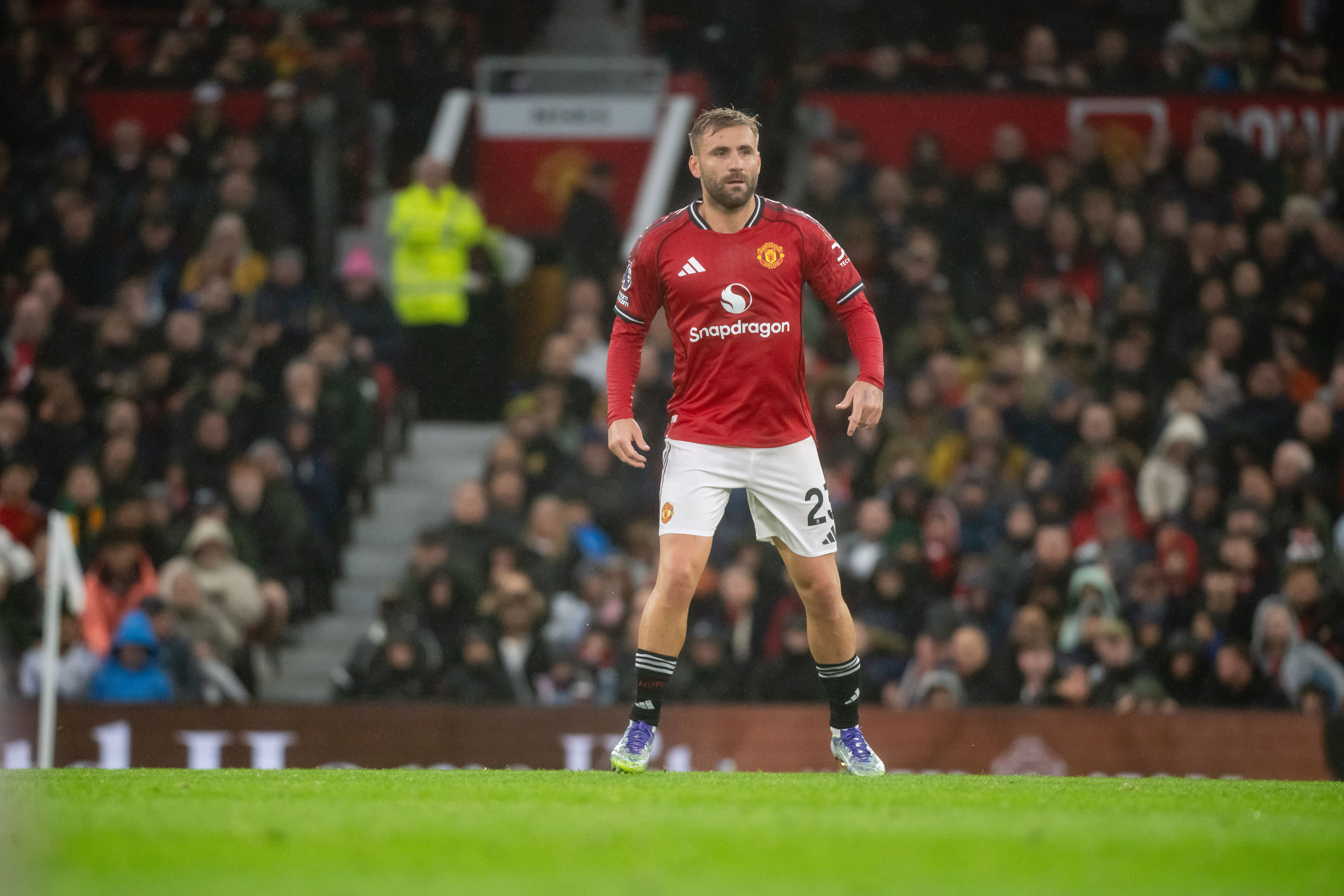 Man United v Chelsea live: United cling on for vital win after crazy ...