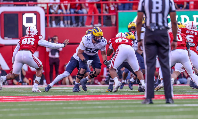 Michigan OL Andrew Sprague decides to stay after portal flirtation
