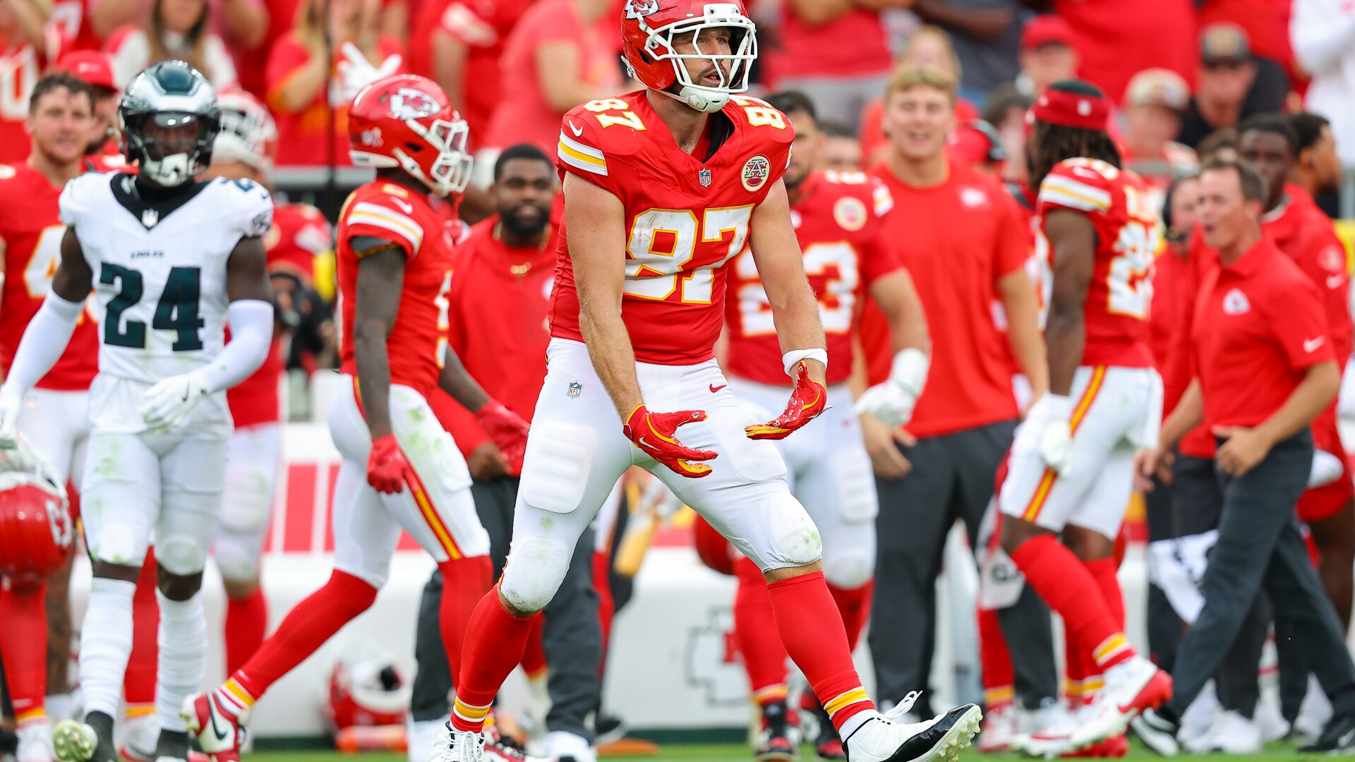 NFL fines Travis Kelce for "obscene gestures"