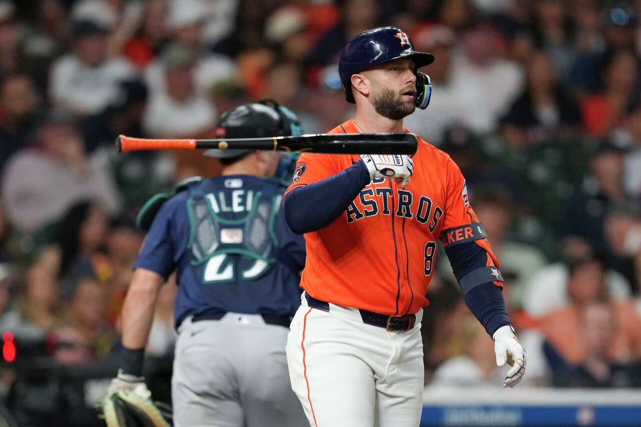 Astros sit first baseman Christian Walker in critical game against Mariners