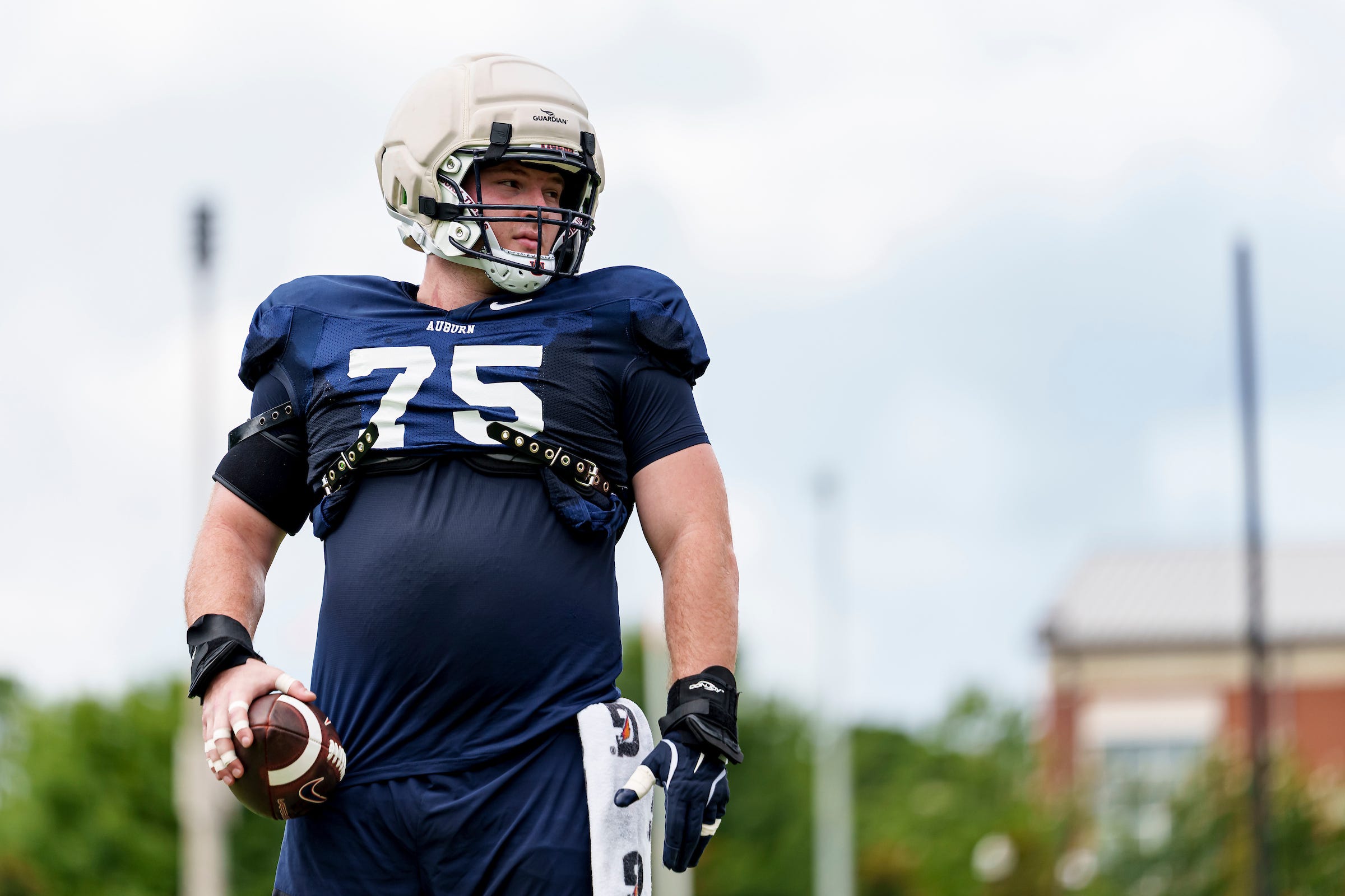 Auburn football center Connor Lew returns vs. Oklahoma after apparent ...