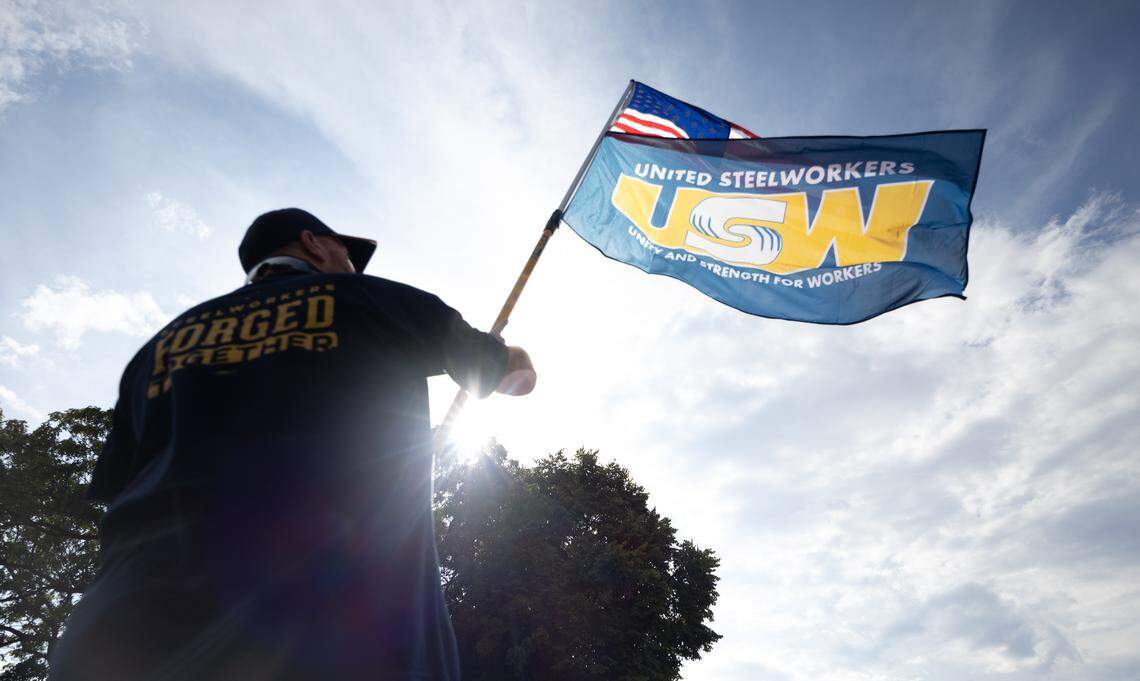 ‘Right thing to do': Steelworkers rally in Granite City for long-term ...